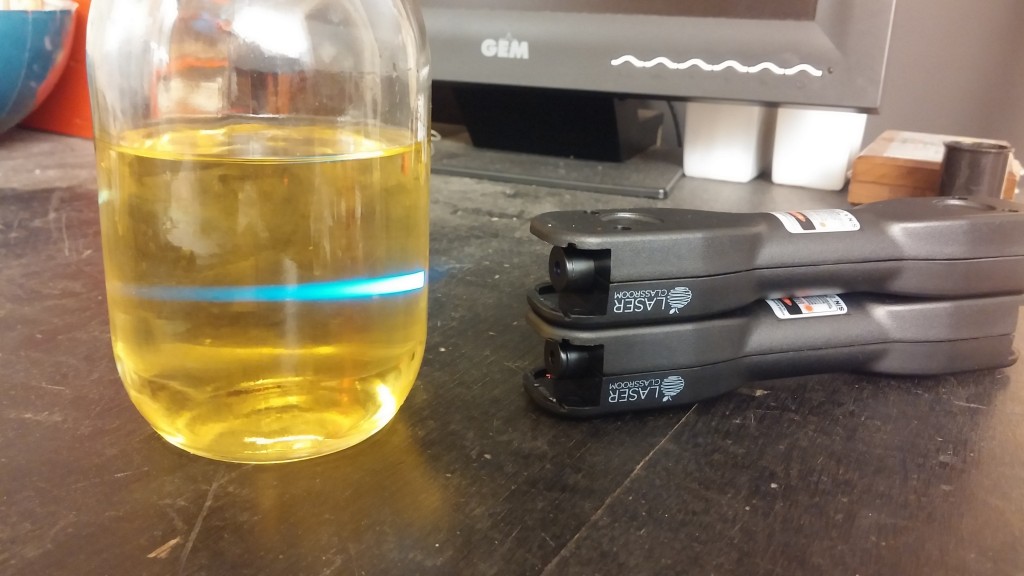 Olive Oil Fluorescence | Swarthmore Physics Demonstrations